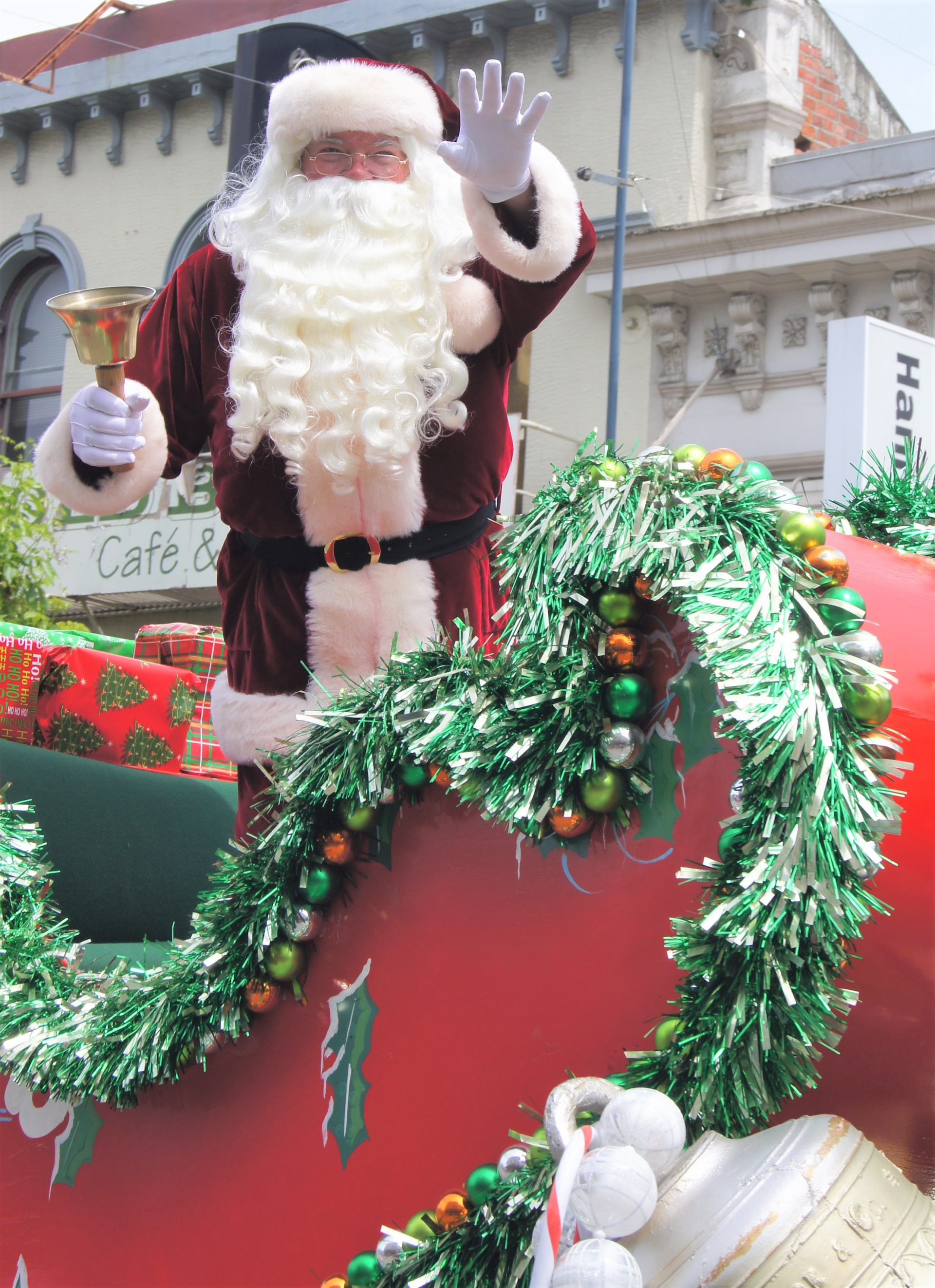 Santa ready to reign over his parade - Timaru Courier